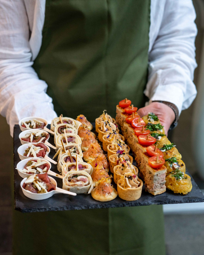 Formule 14 salées + 4 sucrées /pers | Oscar Traiteur